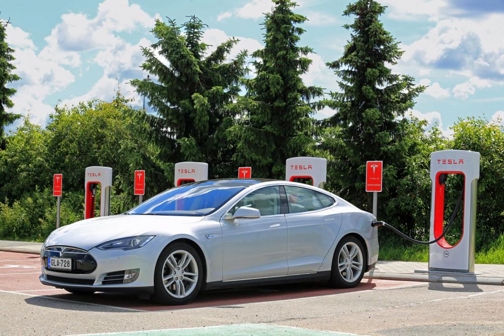 Mere bæredygtig transport og energi fra Tesla