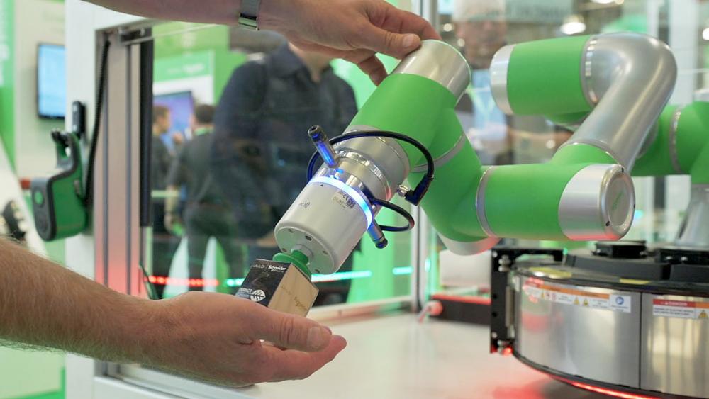 Schneider Electric lancerer Lexium Cobot teknologi for industrianlæg og ...