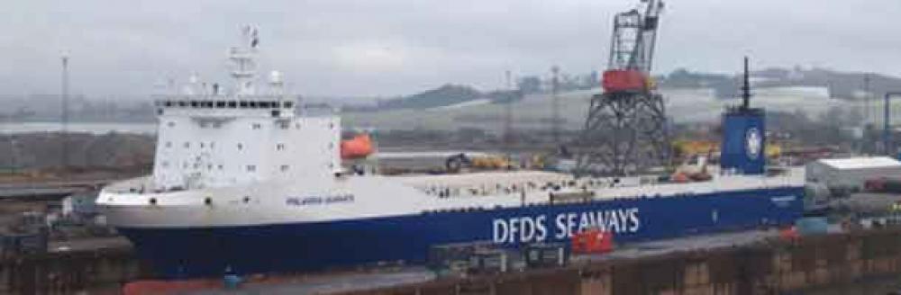 Maskinrums-brand på DFDS-skib kvæster en