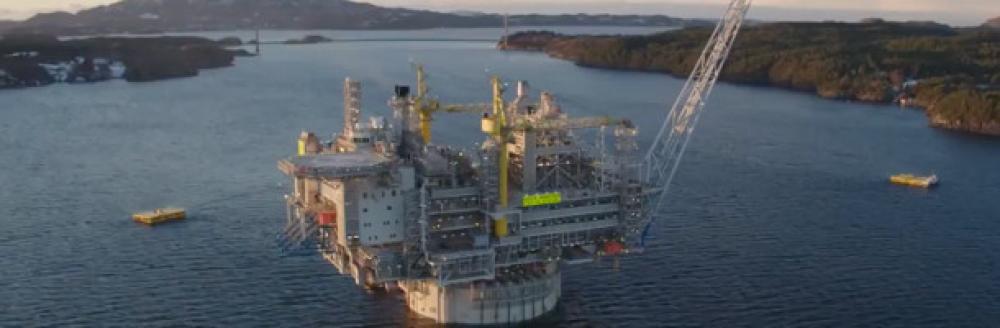 Sådan slæbes verdens største spar-platform
