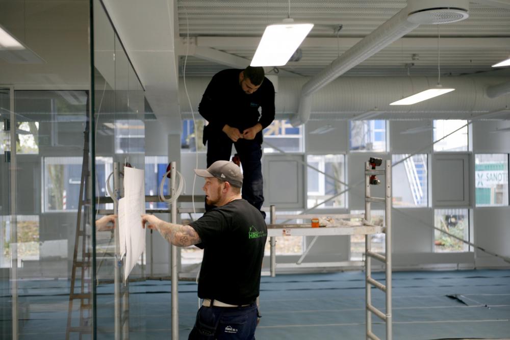 Intelligente armaturer sparer kabling