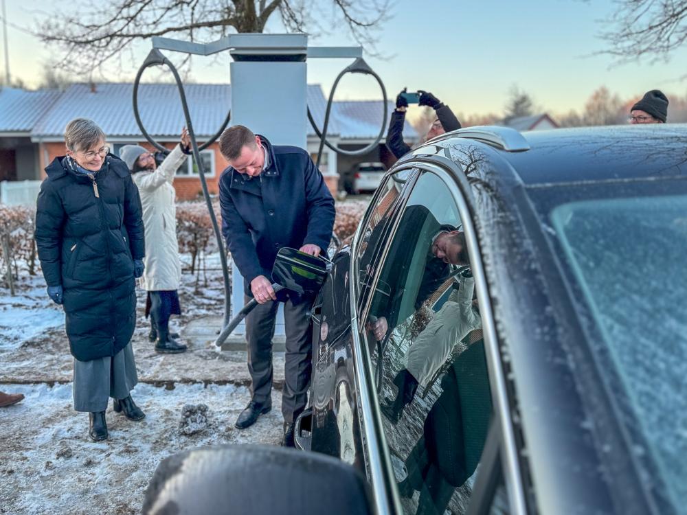 Transportminister åbner nye offentlige ladestandere