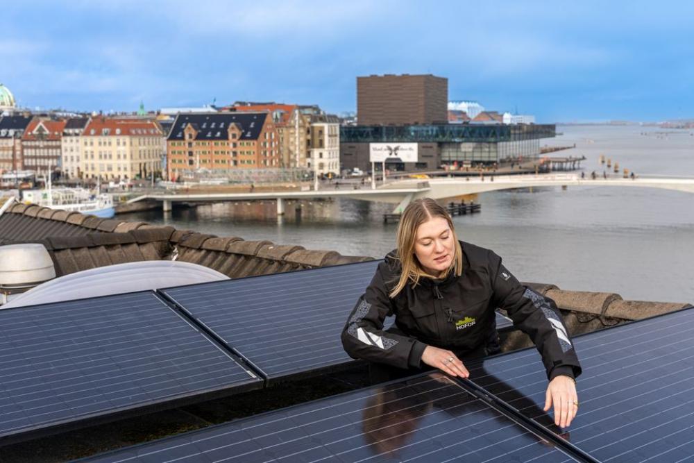 Nu bliver det lettere at sætte solceller op på offentlige bygninger