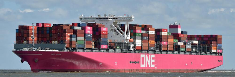 ONE Apus har tabt 1.900 containere