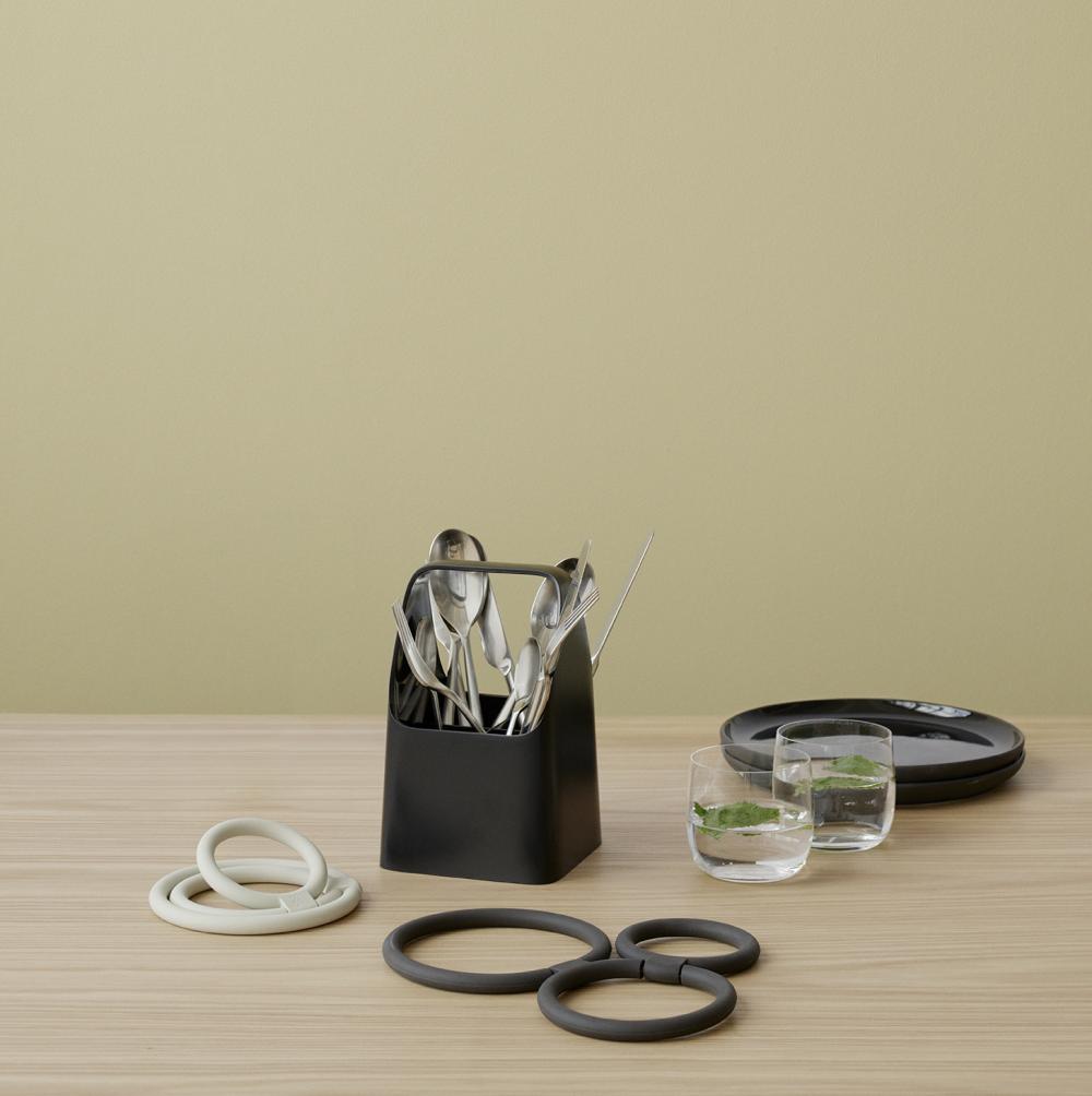 Multifunksjonell bestikkholder